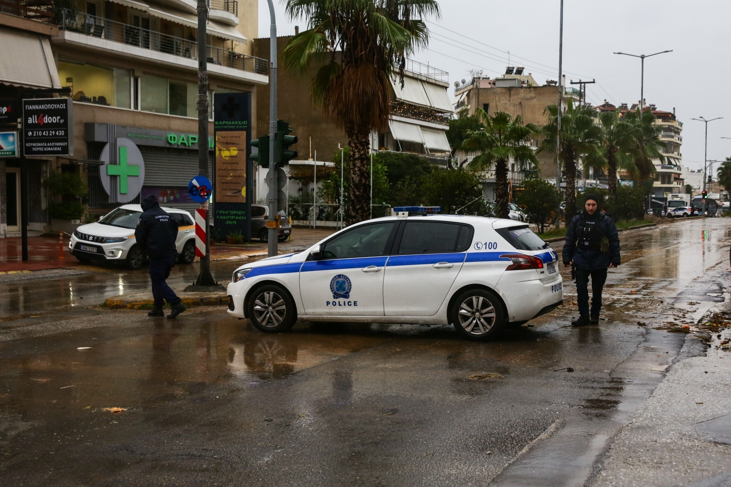 Κακοκαιρία Byron: Κίνδυνος υπερχείλισης ποταμού στην Ελευσίνα – 112 σε ...