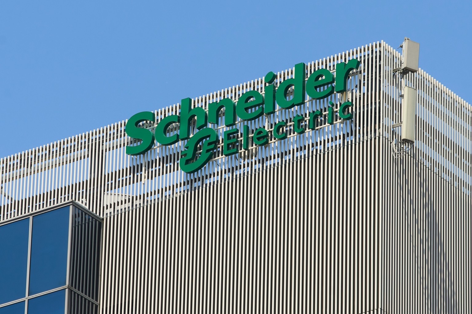 Schneider Electric: Buyback 3,5 δισ. ευρώ και νέοι στόχοι ανάπτυξης έως ...