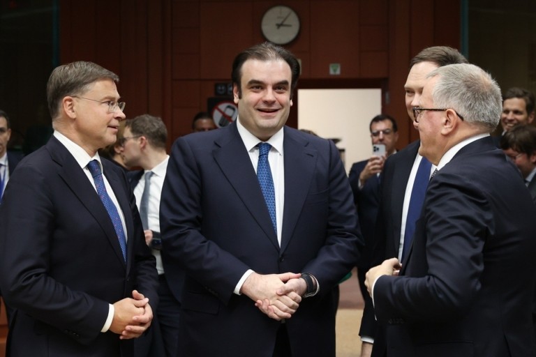 Πιερρακάκης μετά το Eurogroup: Στόχος η ανταγωνιστικότητα και η ...