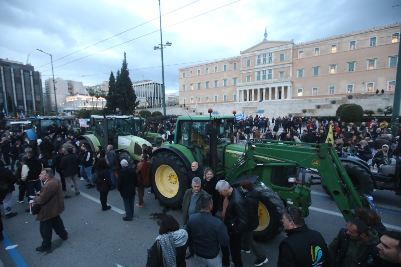Νεκρός ο 65χρονος άνδρας που έπεσε στις γραμμές του μετρό – Κανονικά η ...