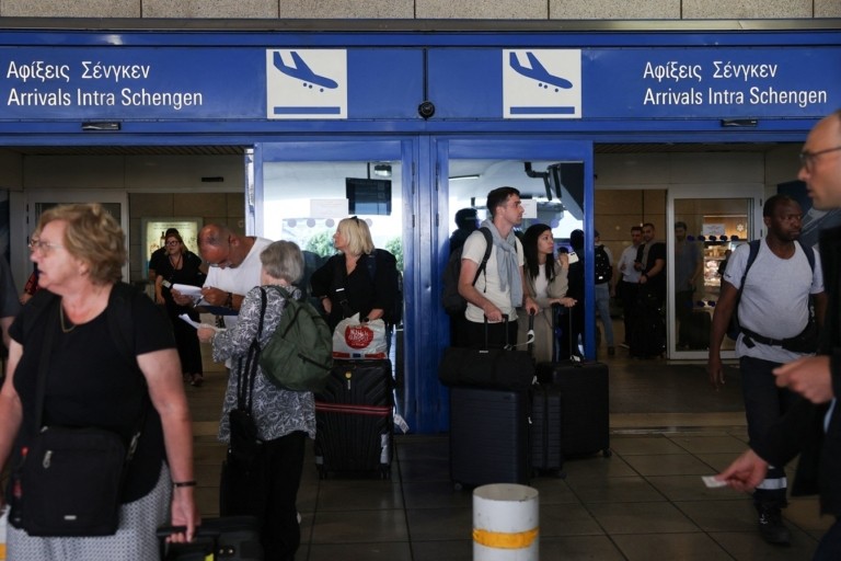 Τα 5 αεροδρόμια που υποδέχονται τις 3 στις 4 διεθνείς αφίξεις στην ...